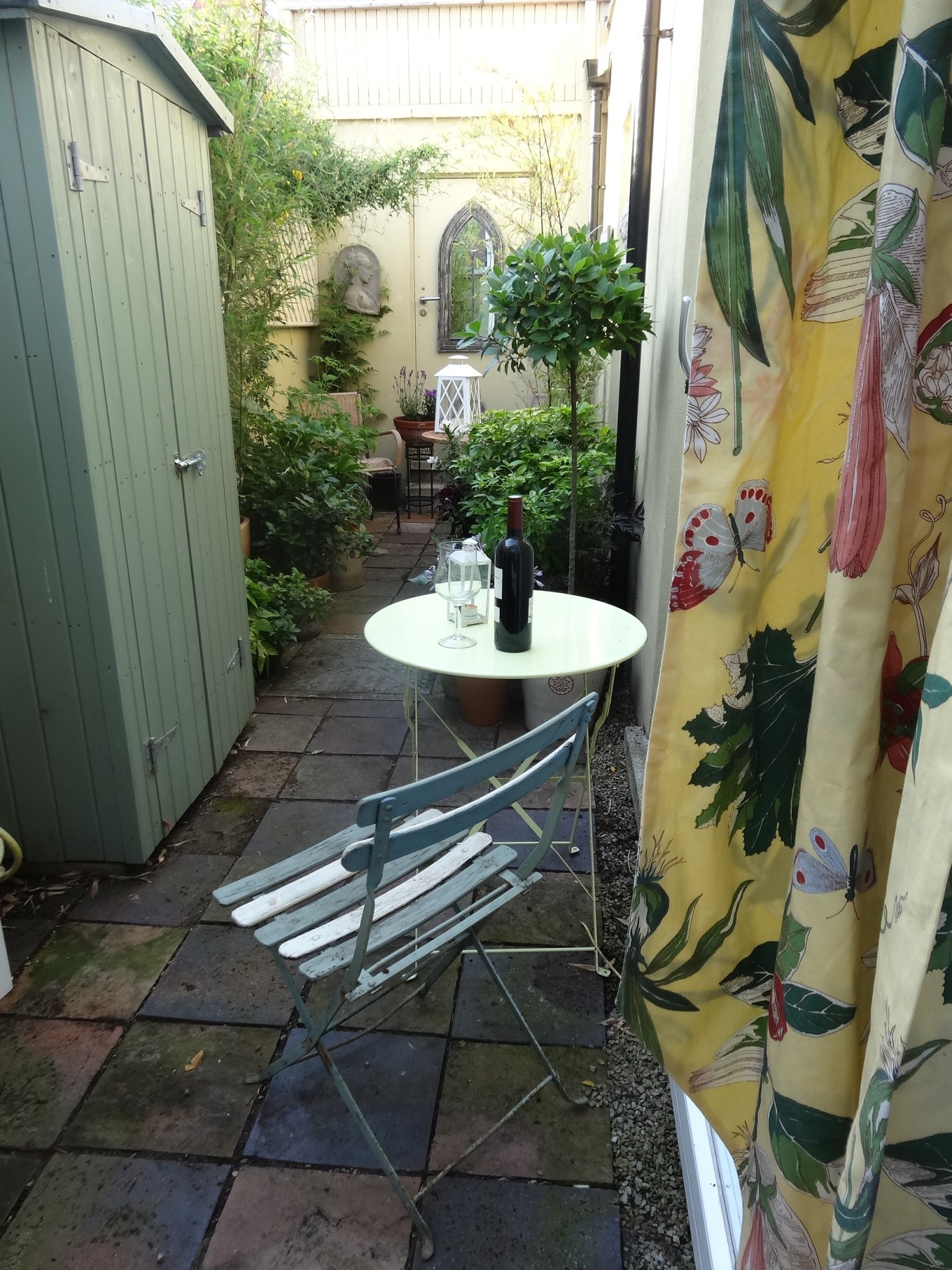 Bringing the Outside in with Botanical fabrics. | Jardin