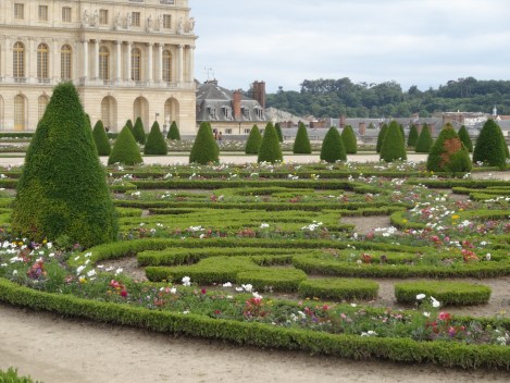 How designers are using Topiary, Knots and Parterres. | Jardin